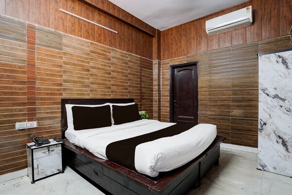 Collection O Hindon Airport Ghaziabad - New Delhi