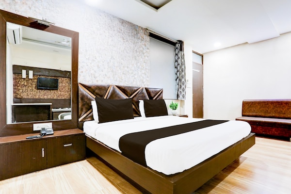 Super Collection O Kampoo Tiraha Road Formerly Siddhi Vinayak - Gwalior