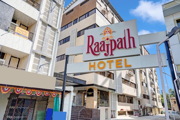 Townhouse Vadodara Railway Station Road Formerly Hotel Raajpath - Vadodara