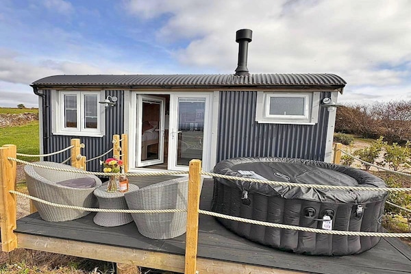 Demelza Shepherd's Hut - Cornwall