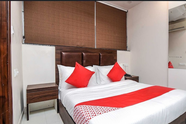 Collection O Uttam Nagar West Metro Station Formerly Vishwas Park - Delhi