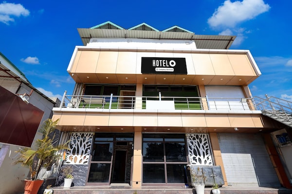 Hotel O Varshitha Comforts - 데라둔