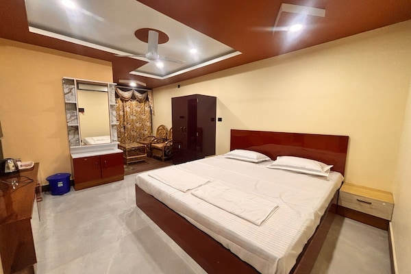 Townhouse Guwahati Airport Formerly Hotel White Lily - Guwahati