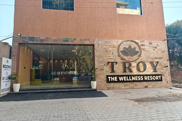 Townhouse Chandigarh Ambala Expressway Gazipur Formerly Troy Resorts And Wellness - Panchkula