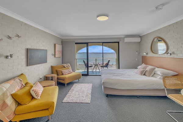 6960193dddb24 - Batemans Bay