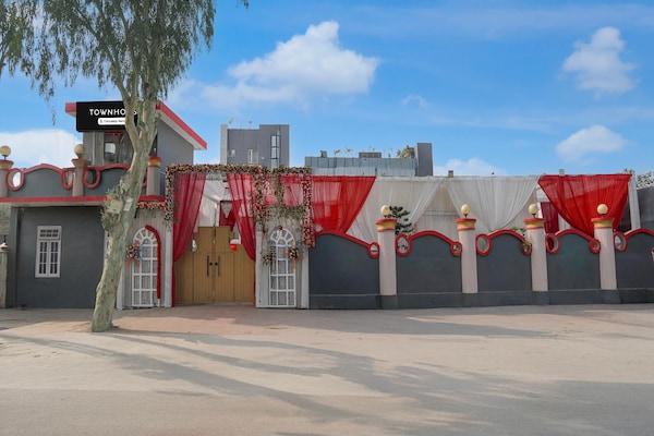 Townhouse Deva Road Lucknow - Lucknow