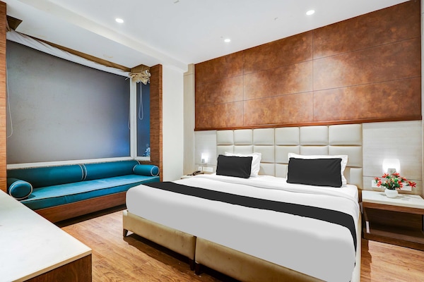 Super Collection O Chhatarpur Near Metro Park - Delhi