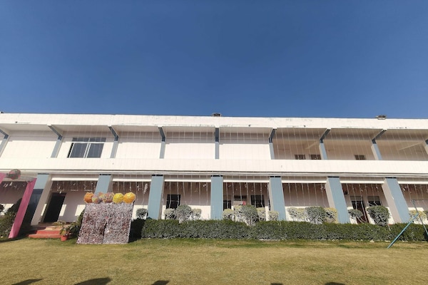 Hotel O Takrohi Hospital Road Formerly Madhuraj Palace - Lucknow