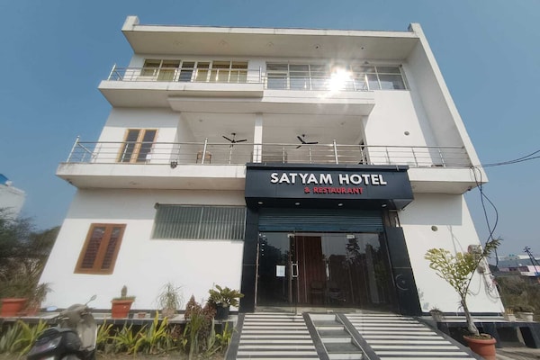 Hotel O Chhatrapati Shivaji Subharti Hospital Meerut Formerly Hotel Satyam - Meerut