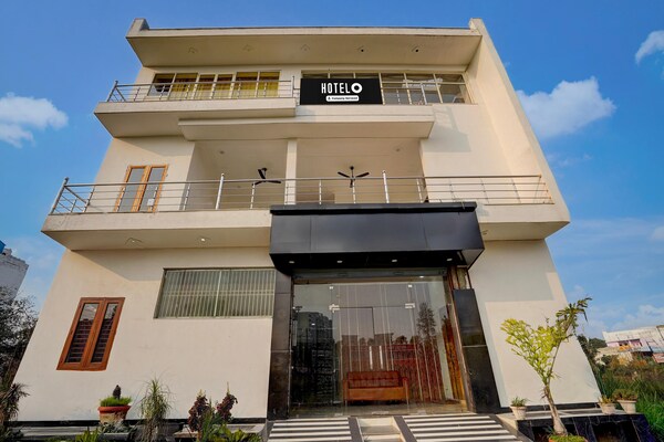 Hotel O Chhatrapati Shivaji Subharti Hospital Meerut Formerly Hotel Satyam - Meerut