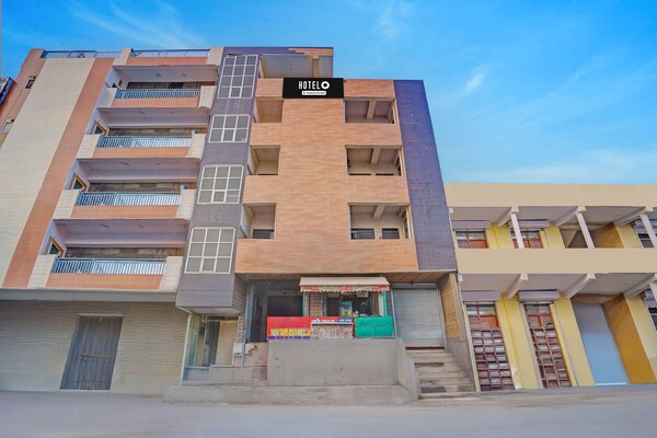 Hotel O Noida Sector 63 Formerly Aditya Residency - Noida