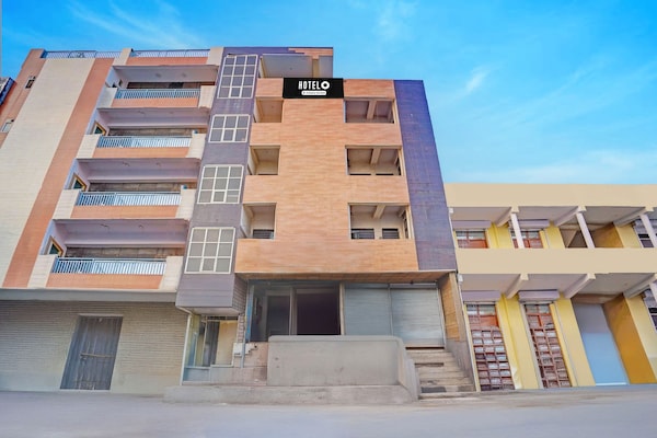 Hotel O Noida Sector 63 Formerly Aditya Residency - Ghaziabad