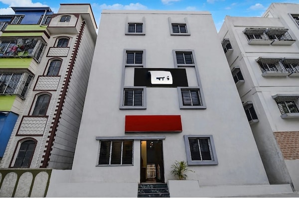 Hotel O Metropolis Mall Kolkata Formerly Lotus Guest House - Kalküta