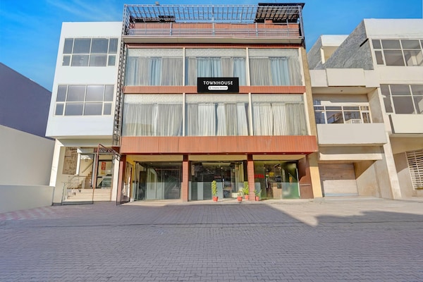 Townhouse Old Kalka Ambala Road Formerly Viraj Inn - Himachal Pradesh