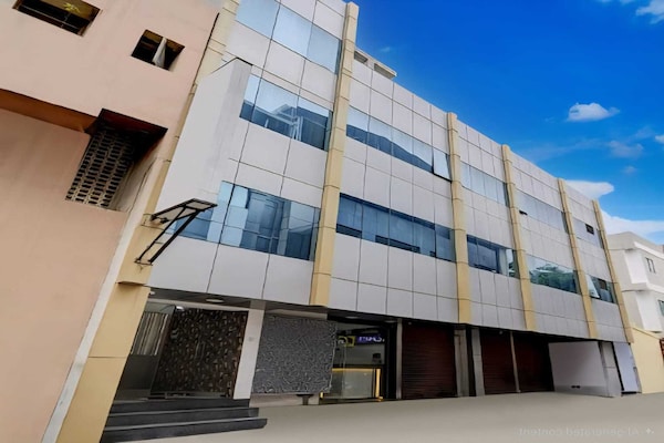 Collection O Gudalur Lake Chennai Formerly Royals Grand - Chennai