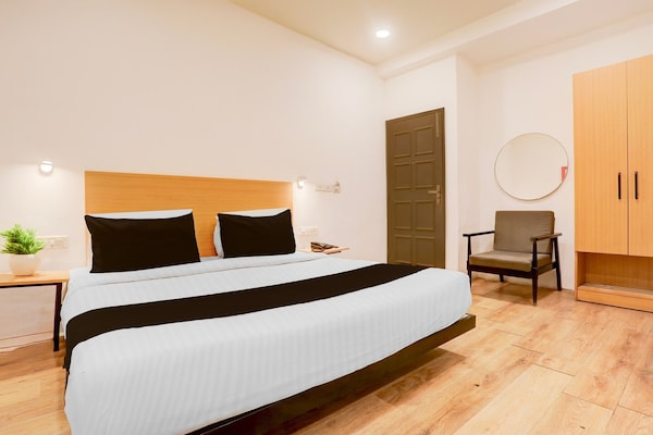 Super Townhouse Nagpur Junction Formerly Hotel Woodland - Nagpur