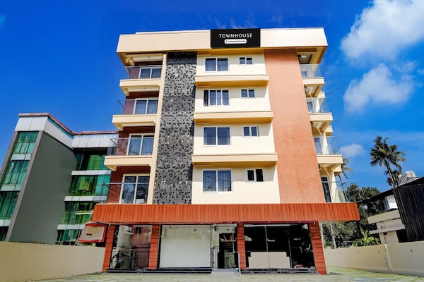 Super Townhouse Oak Cochin International Airport - Kochi, India