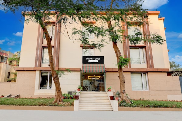 Super Townhouse T Block Sector 24 - Delhi