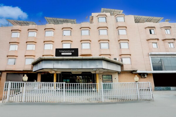 Townhouse Padav Square Gwalior Formerly Hotel Shelter - Gwalior