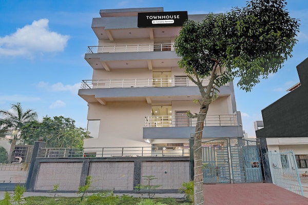 Townhouse Noida Sector 70 Formerly Palm Paradise - Noida