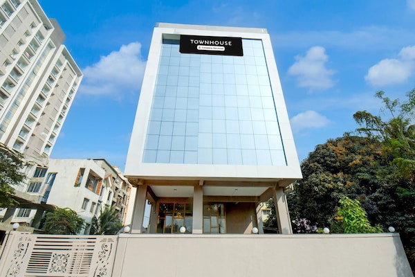 Super Townhouse Seasons Mall Pune Formerly Hotel City Centre - Pune