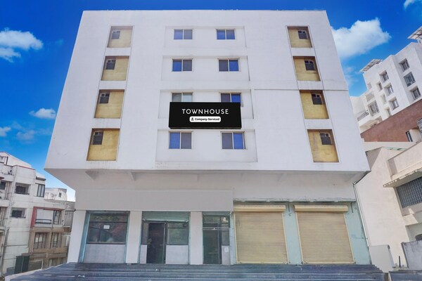 Super Townhouse Ambegaon Road Katraj Formerly White Castle - Pune (India)