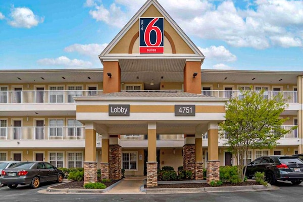 2 Full Beds | Non-smoking, Kitchen - Alabama