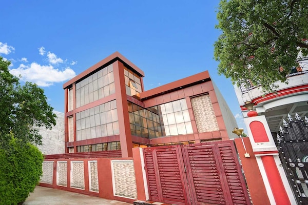 Townhouse Vikas Nagar Lucknow Formerly Hotel Star Radisson - Lucknow