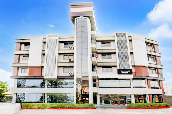 Super Townhouse Prahladnagar - Ahmedabad