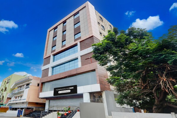 Super Townhouse Oak Public Garden Hanamkonda Formerly Vishnu Grand - Warangal