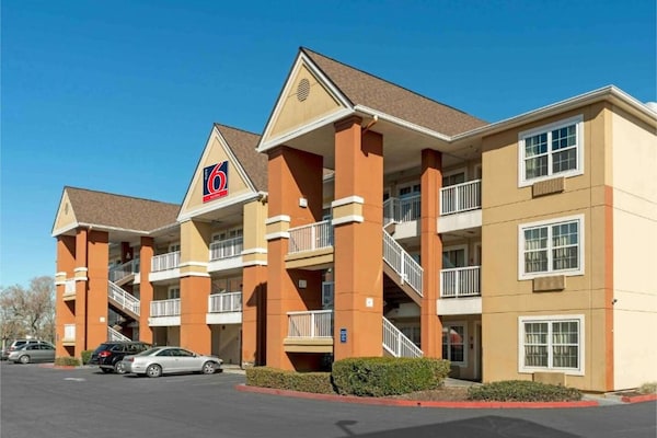 2 Full Beds | Non-smoking, Kitchen - Sacramento