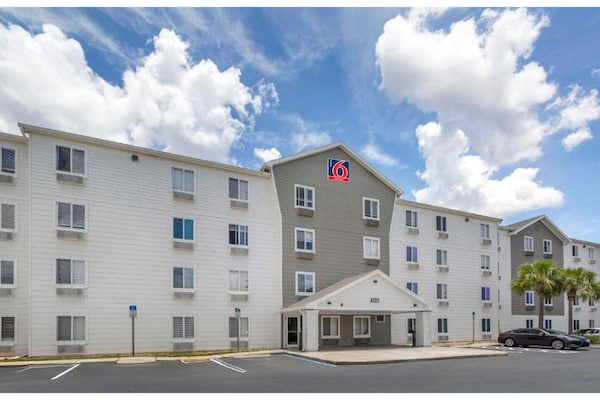 2 Full Beds | Non-smoking, Kitchen - Fort Myers, FL