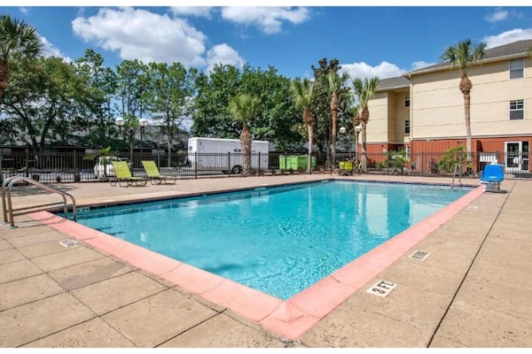 1 King Bed | Non-smoking, Kitchen - Florida