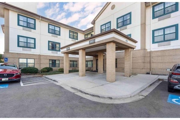 2 Full Beds | Non-smoking, Kitchen - Downers Grove, IL