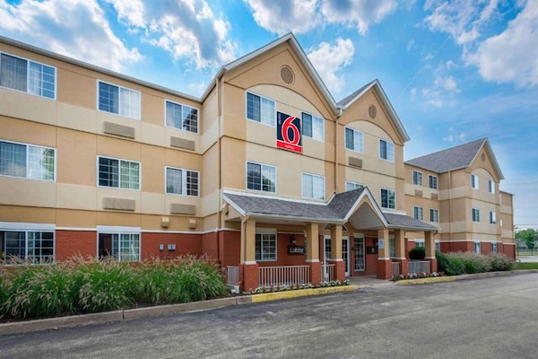 2 Full Beds | Non-smoking, Kitchen - West Chester, PA