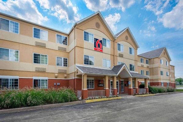 2 Queen Beds | Suite, Nsmk, Kitchen - West Chester, PA