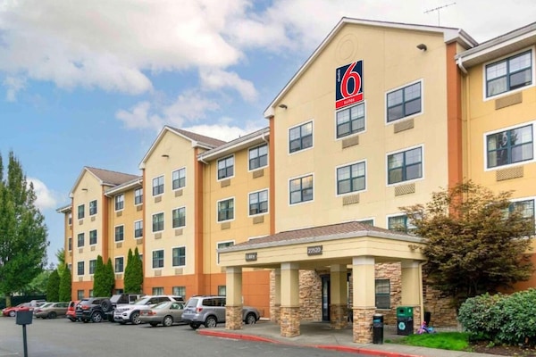 1 Queen Bed | Non-smoking, Kitchen - Federal Way, WA