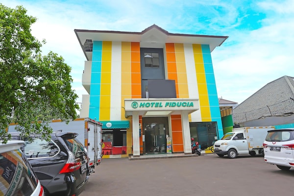 Luxury Deluxe Dbl Retreat W/ Free Wifi And Parking - Jakarta