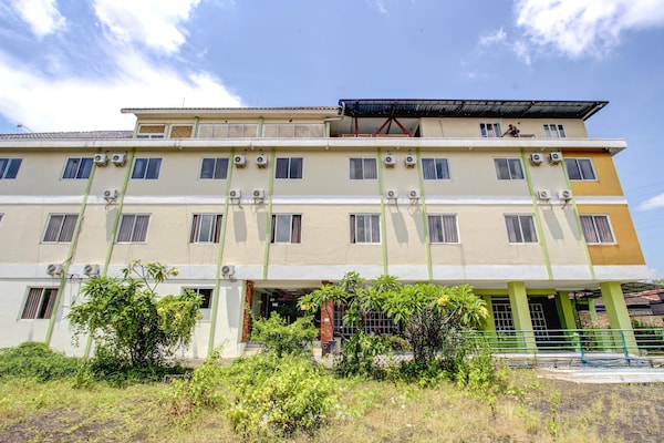 Family Luxury Suite W/free Wifi And Parking - Surakarta