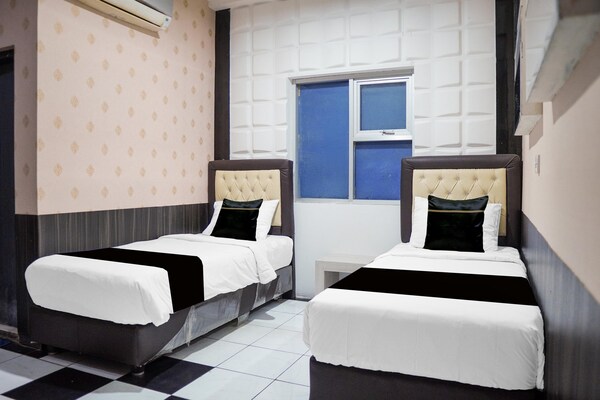 Stylish Indonesia Deluxe Twin W/ Free Wifi - Padang