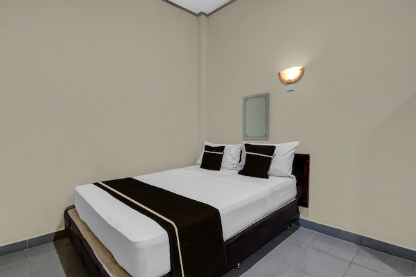 Cozy Standard Double Near Mall Ciputra - West Sumatra