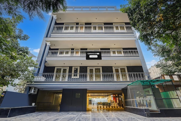 Super Townhouse Oak Udyog Vihar - Gurugram