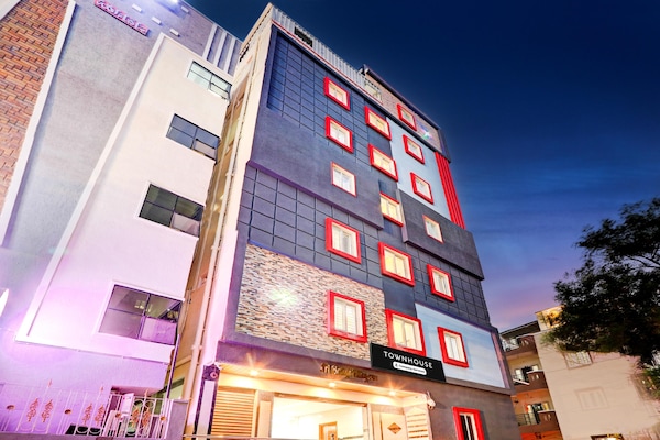 Super Townhouse Gachibowli Near Sky View - Hyderabad