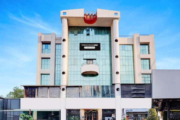 Super Townhouse Oak Viman Nagar Downtown Formerly Hotel Cilantro - Pune