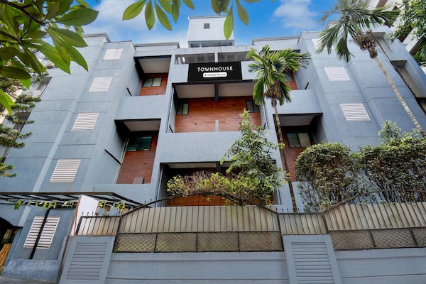 Super Townhouse Viman Nagar Business Stay Formerly Silver Crest - Pune