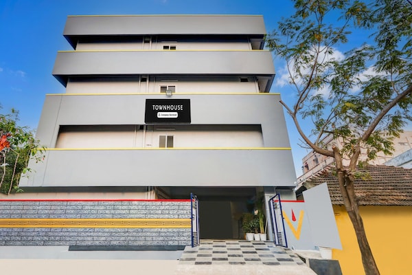 Super Townhouse Rajahmundry - Rajahmundry