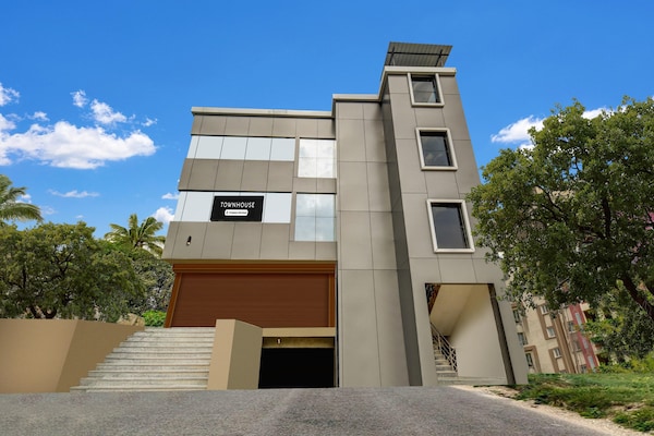 Super Townhouse Golden Temple Manikonda - Hyderabad