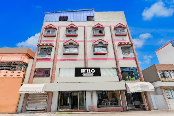 Super Townhouse Kaikhali Near Airport - Kolkata