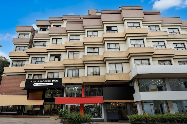 Super Townhouse Oak Sinhgad Road Crossway Formerly Popular Hotel - Pune