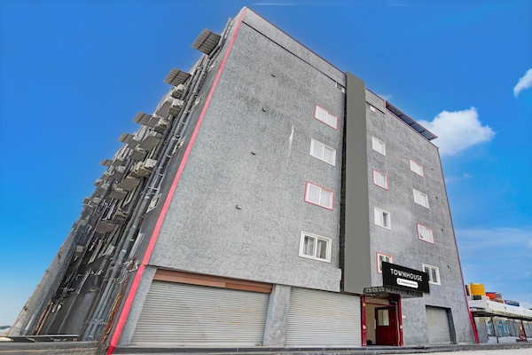 Super Townhouse Tirupati - Tirupati